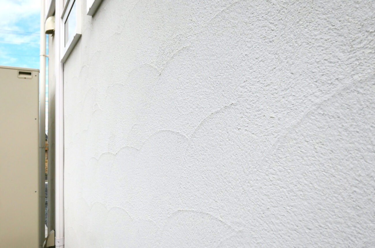 【事例】KMEW アートウォール仕上げ(ベルアート)はサイディングが嫌な人にオススメ | コダテ生活