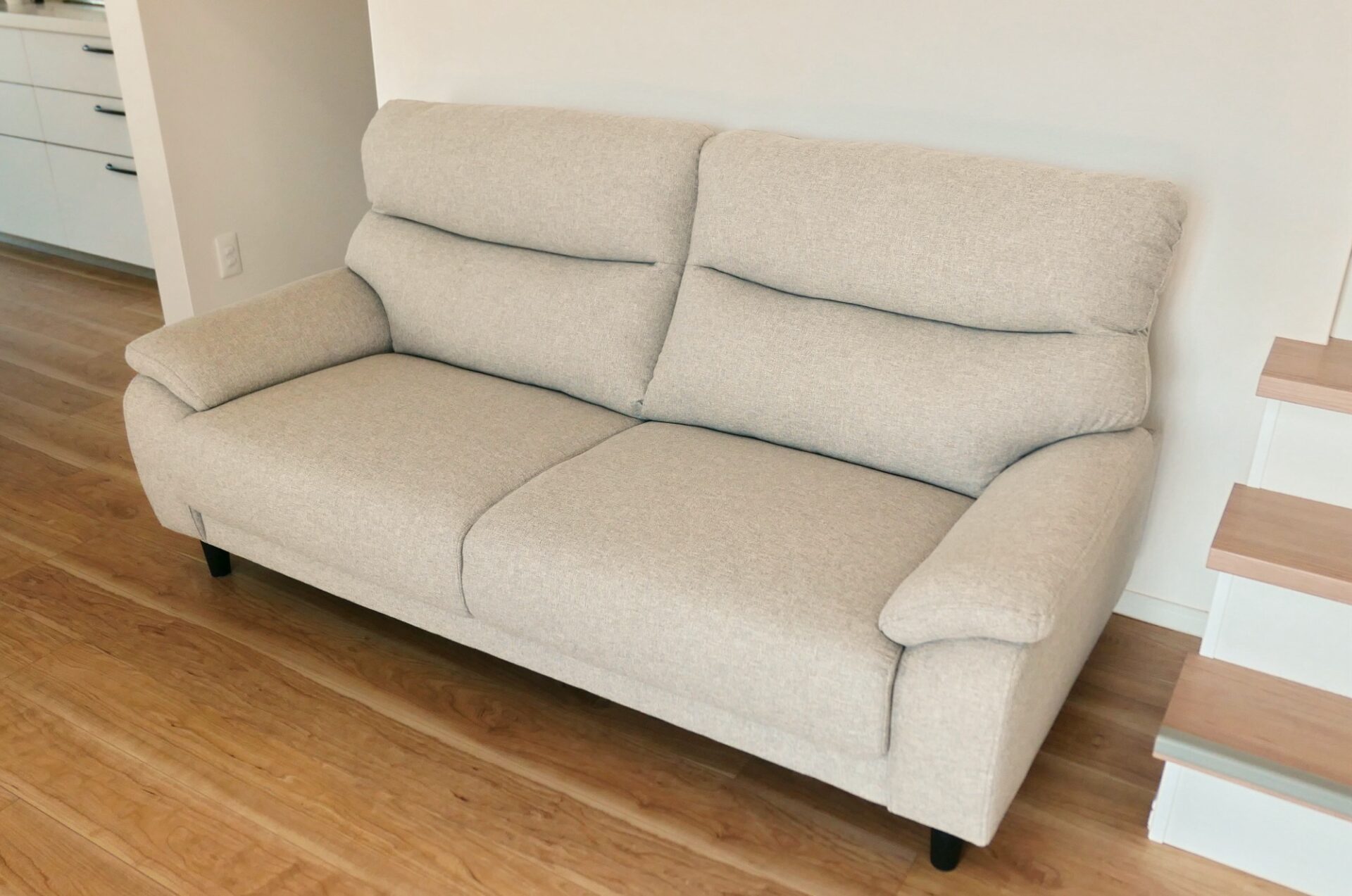 ニトリの3人用布張りソファ(MK02 KD)がオシャレで機能的でルンバが通る！ | コダテ生活