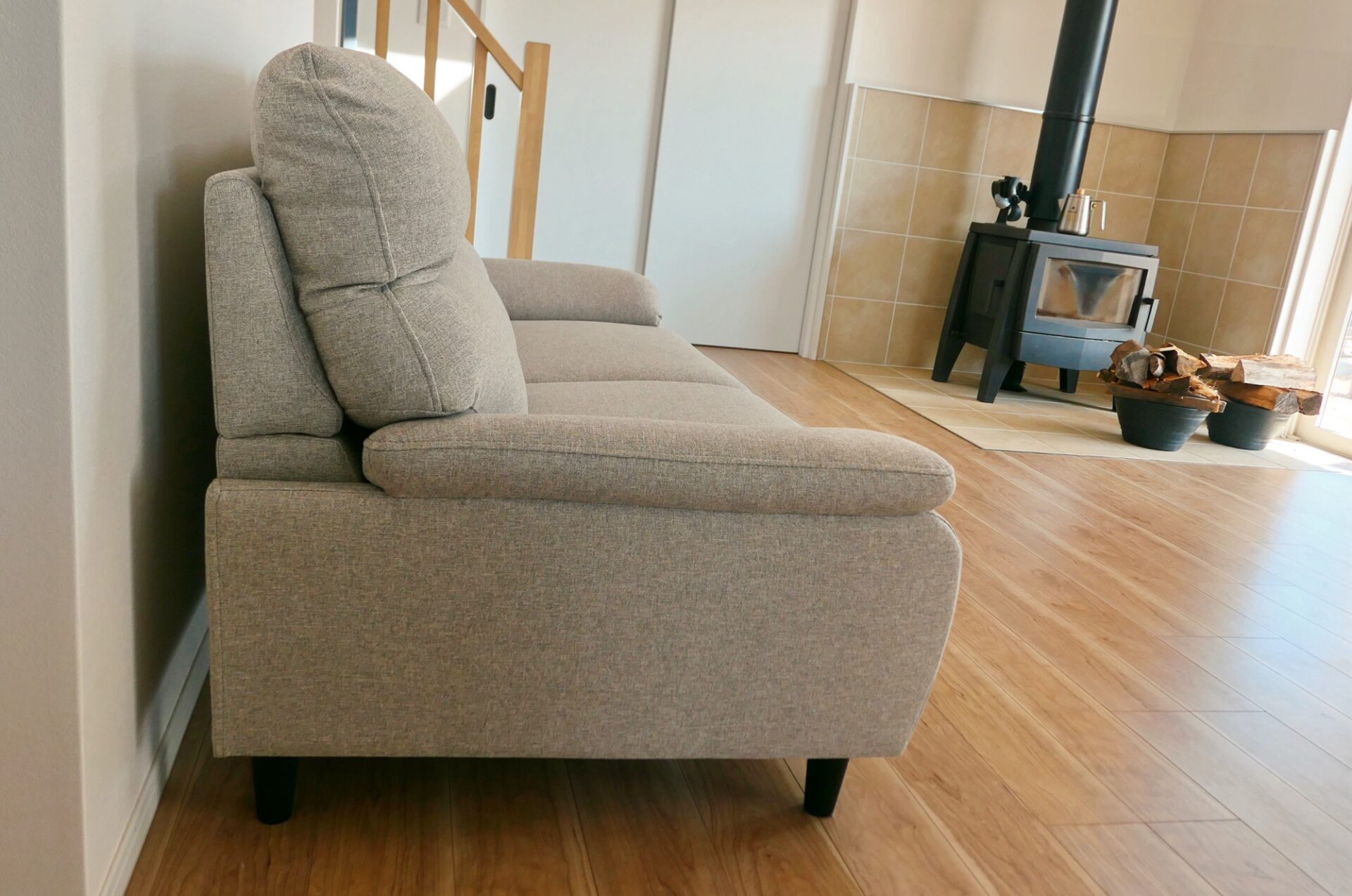 ニトリの3人用布張りソファ(MK02 KD)がオシャレで機能的でルンバが通る！ | コダテ生活