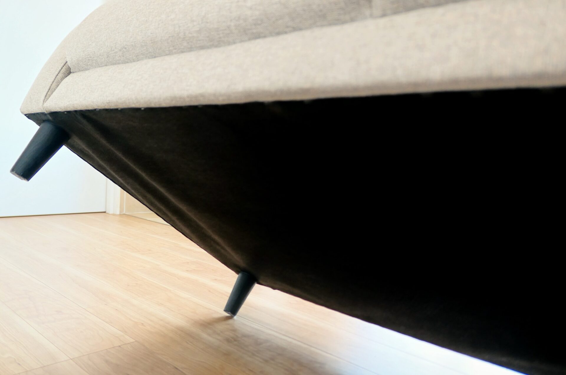 ニトリの3人用布張りソファ(MK02 KD)がオシャレで機能的でルンバが通る！ | コダテ生活